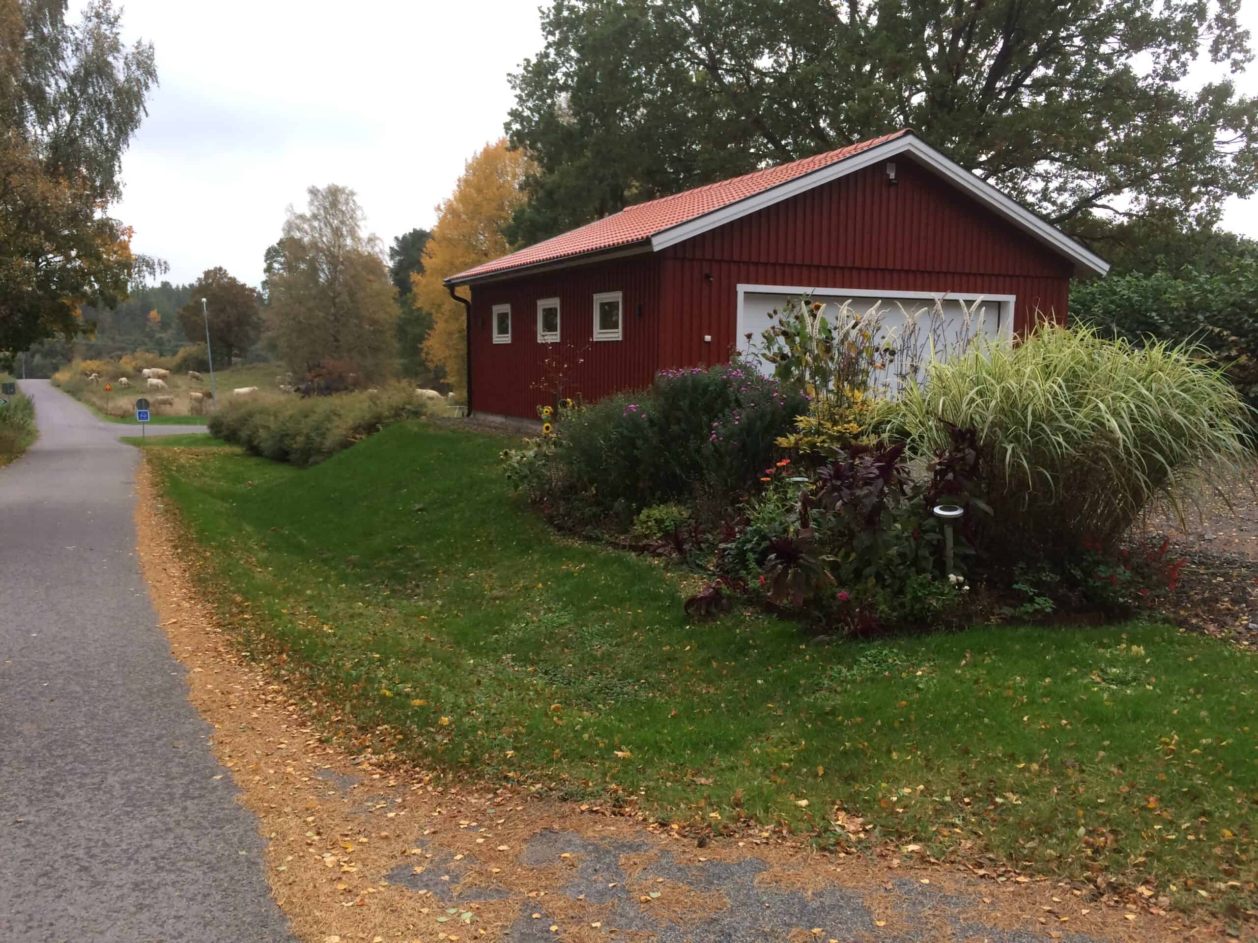 Falurött dubbelgarage – Mellby Home